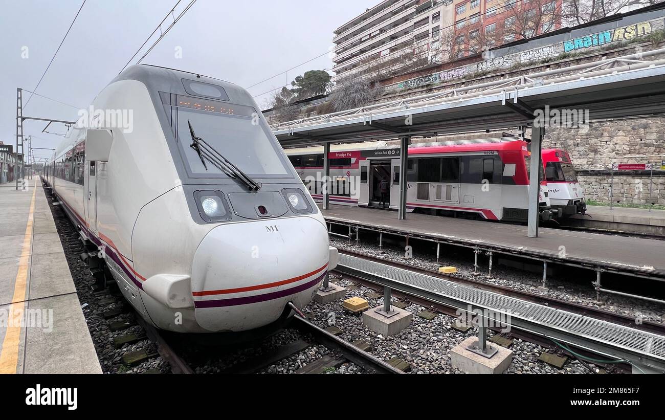Estacion principe pio station hi-res stock photography and images - Alamy