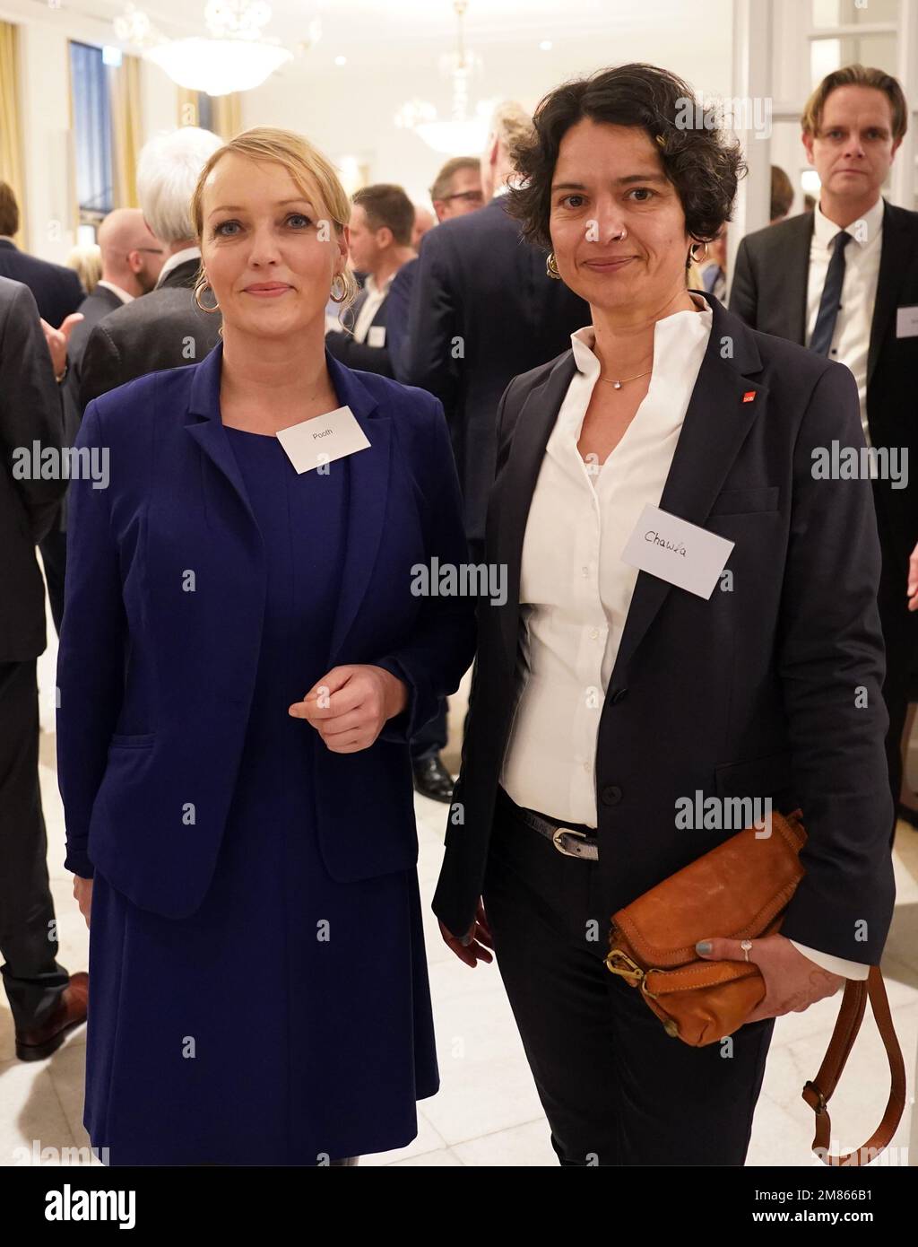 Hamburg, Germany. 12th Jan, 2023. Laura Pooth (l), Chairwoman of the ...