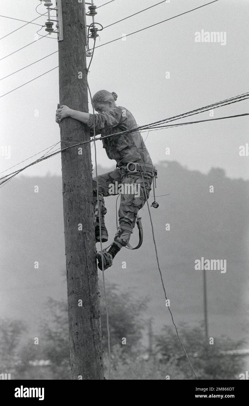 Dm platform hi-res stock photography and images - Alamy