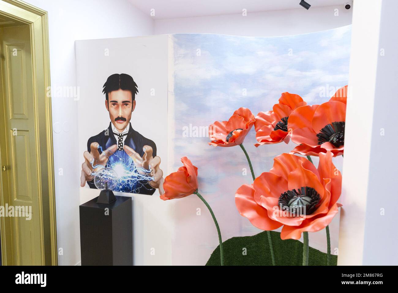 Selfie in museum hi-res stock photography and images - Alamy