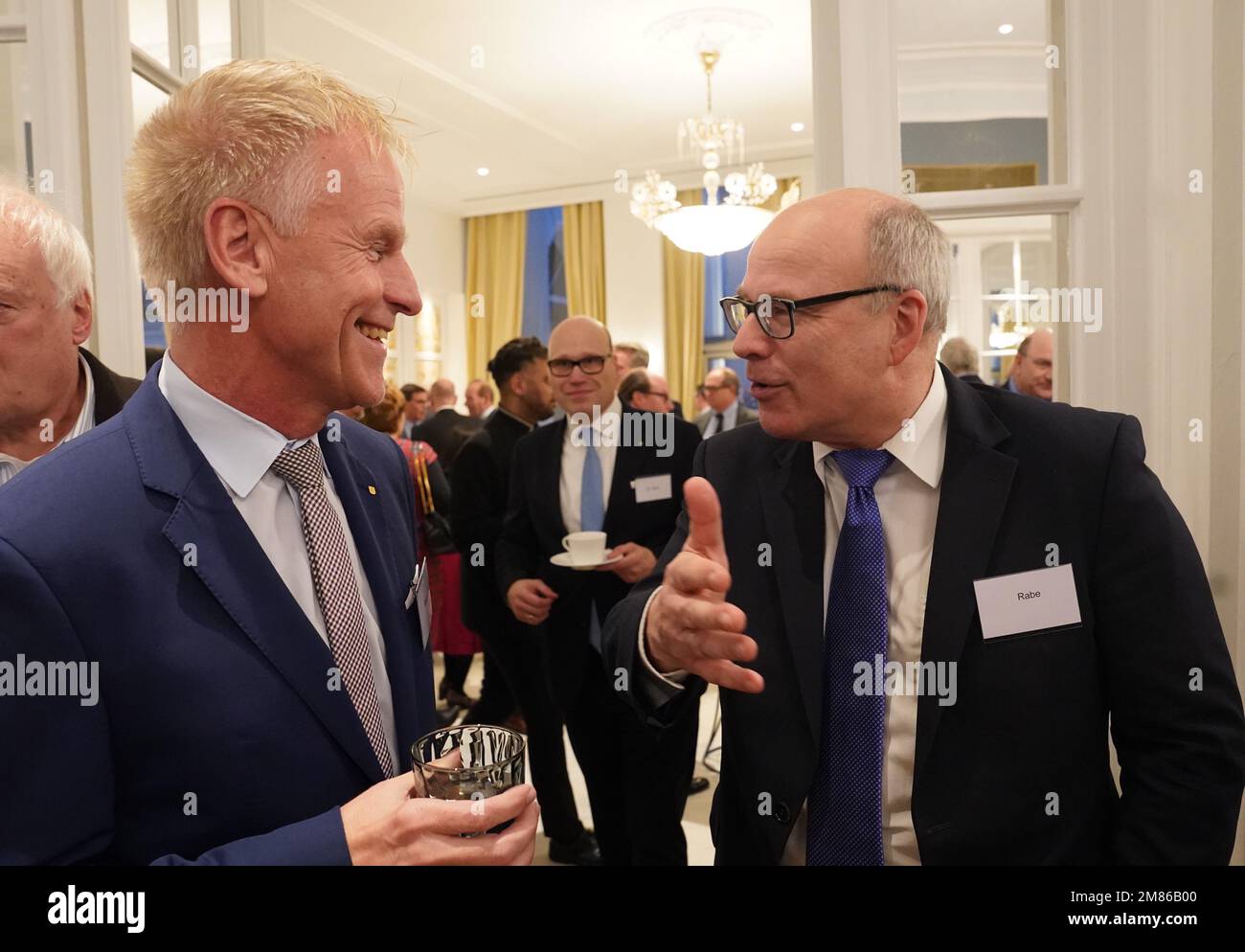 Hamburg, Germany. 12th Jan, 2023. Jens Meier (l), Chairman of the ...