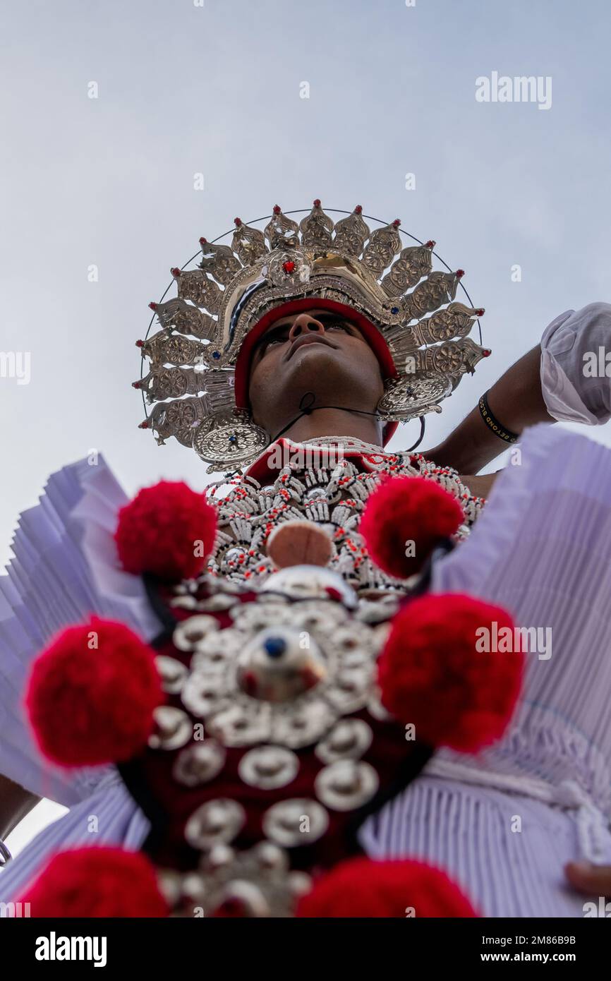 Colombo, Sri Lanka. 12th Jan, 2023. Ves Mangalya a graduation ceremony ...