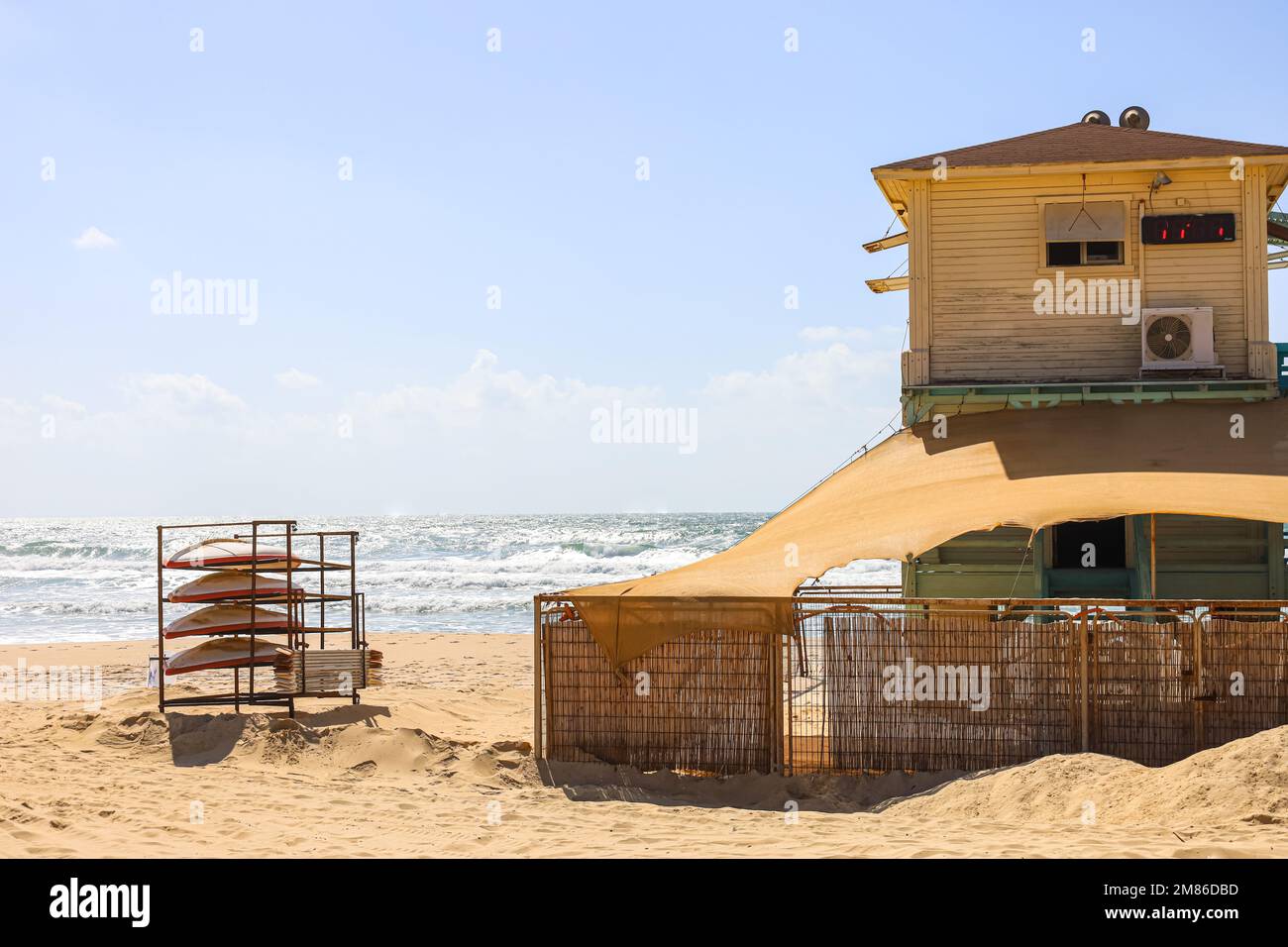 Lifeguard house at sea resort Stock Photo - Alamy