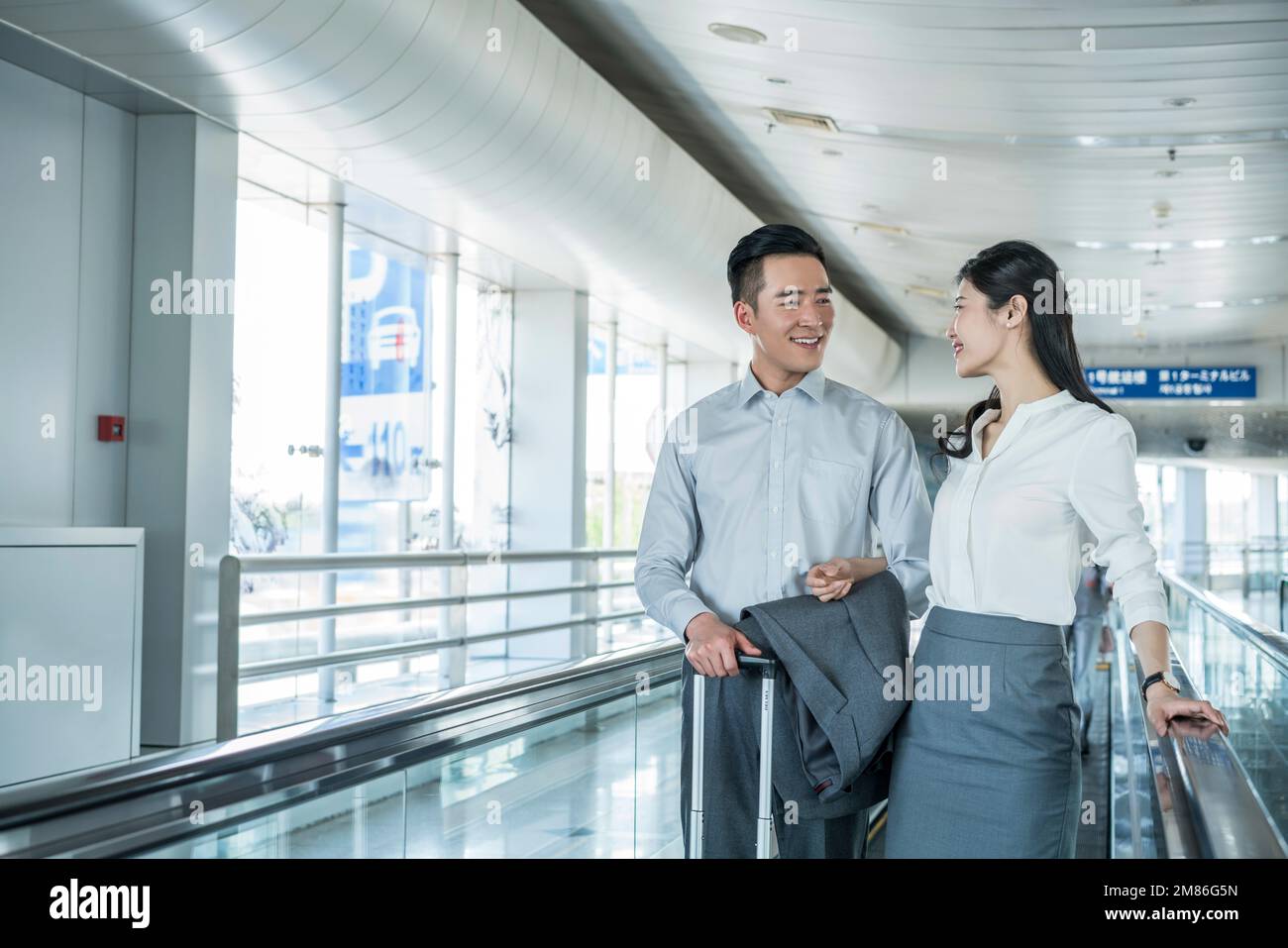 Young couples take elevator at the airport Stock Photo - Alamy