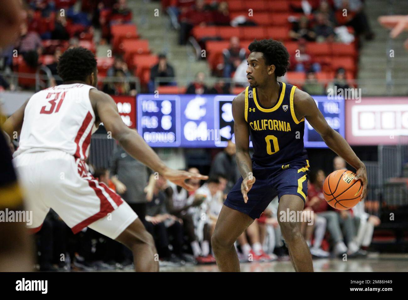 California guard Marsalis Roberson (0) controls the ball while defended ...
