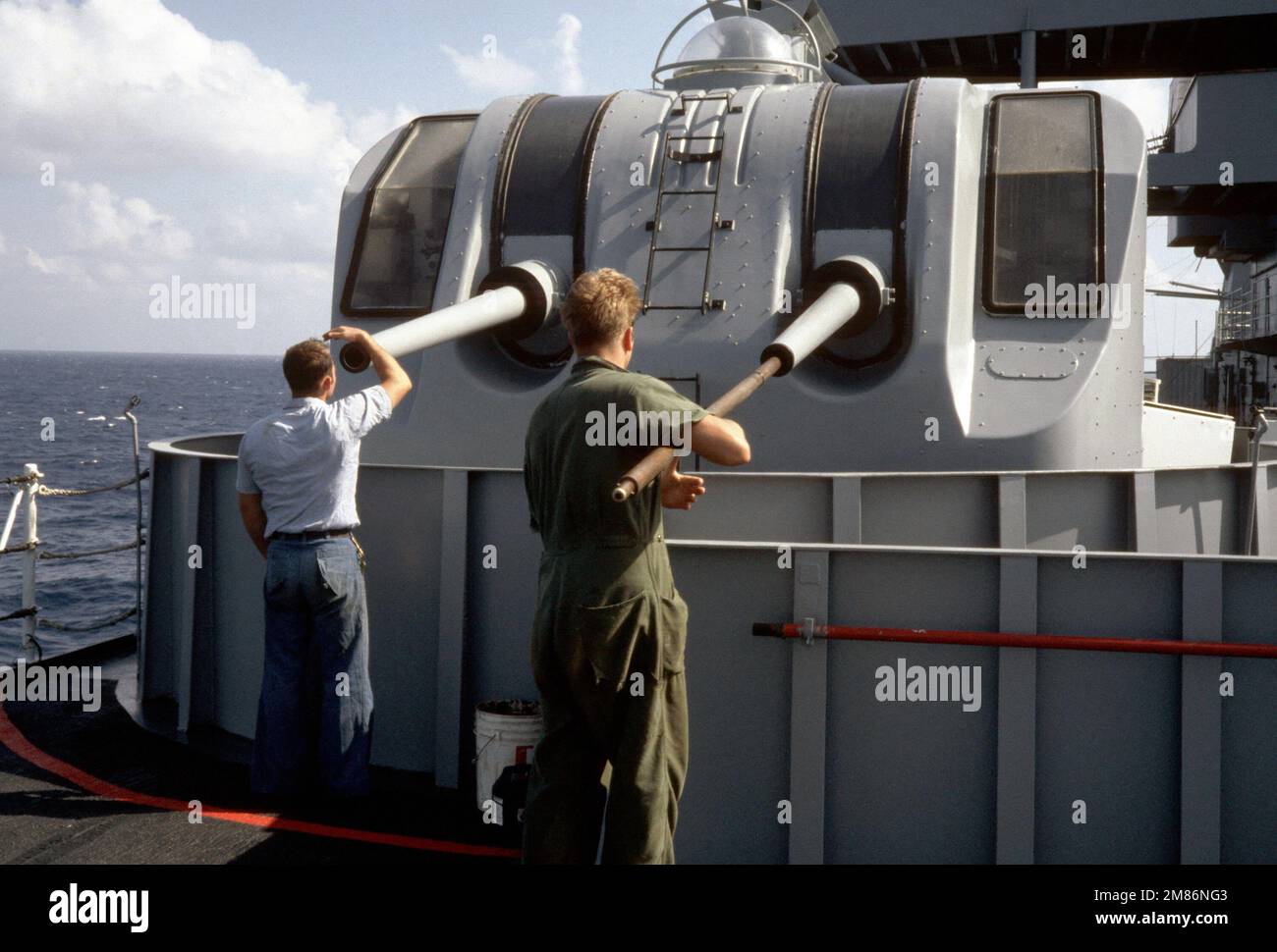 DN-ST-87-02706. Base: USS Pyro (AE 24 Stock Photo - Alamy