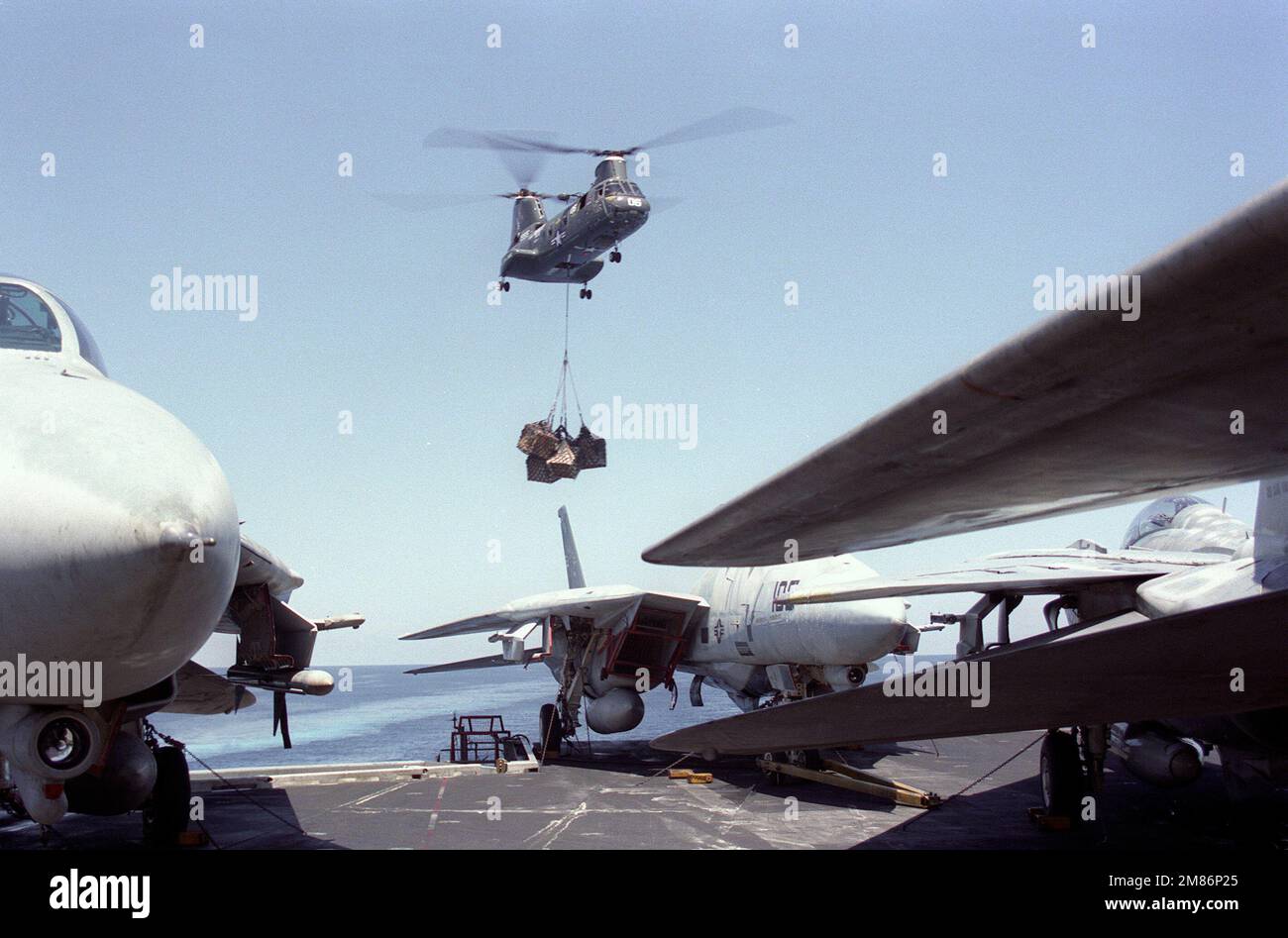 A Helicopter Combat Support Squadron 5 (HC-5) CH-46 Sea Knight ...