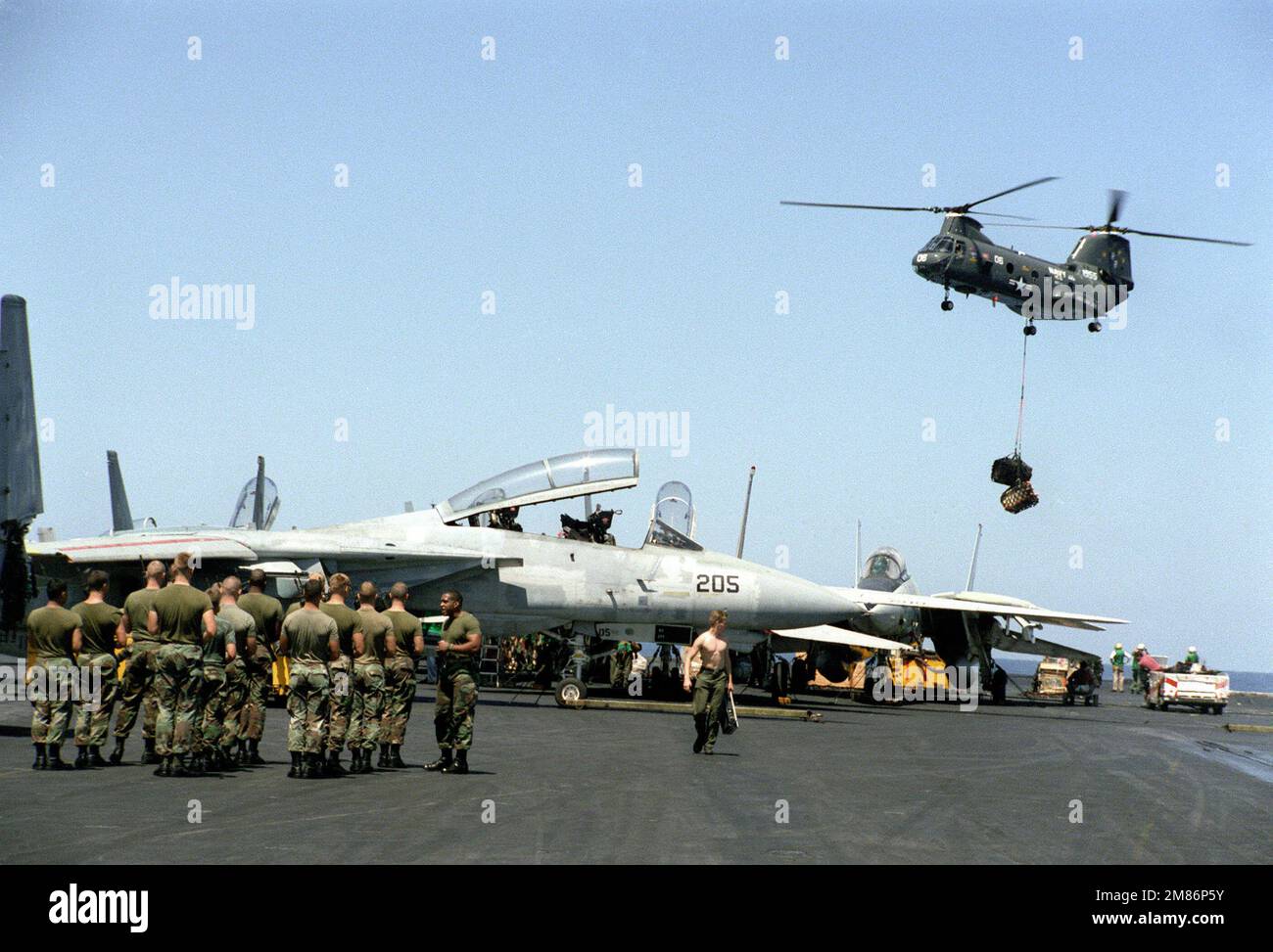 A Helicopter Combat Support Squadron 5 (HC-5) CH-46 Sea Knight ...