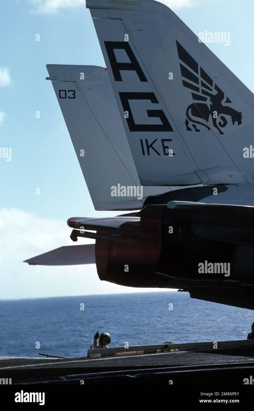 Dual Screen Aircraft Carrier