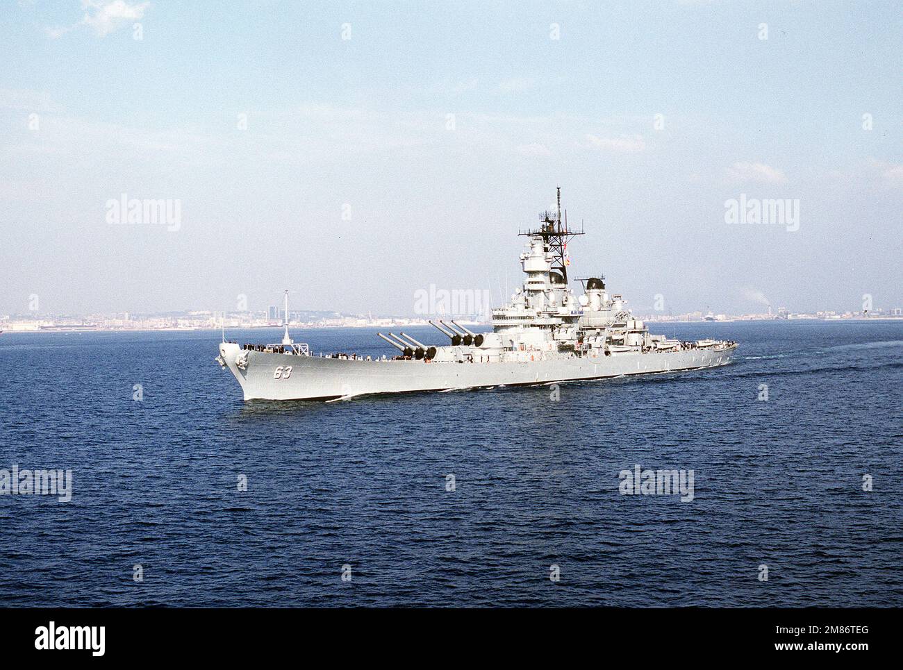 A port bow view of the battleship USS MISSOURI (BB-63) leaving the ...