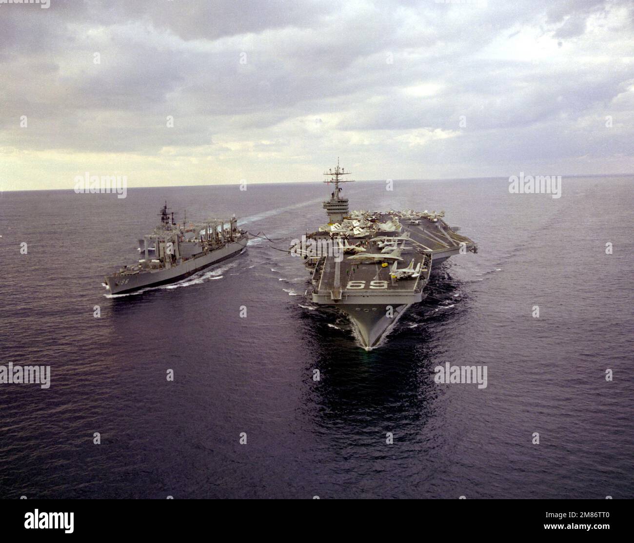 The fleet oiler USS CALOOSAHATCHEE (AO-98) replenishes the nuclear ...