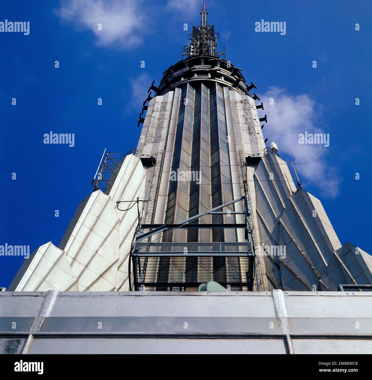 REMATE ARQUITECTONICO DEL EDIFICIO EMPIRE STATE CONSTRUIDO ENTRE 1929 Y ...