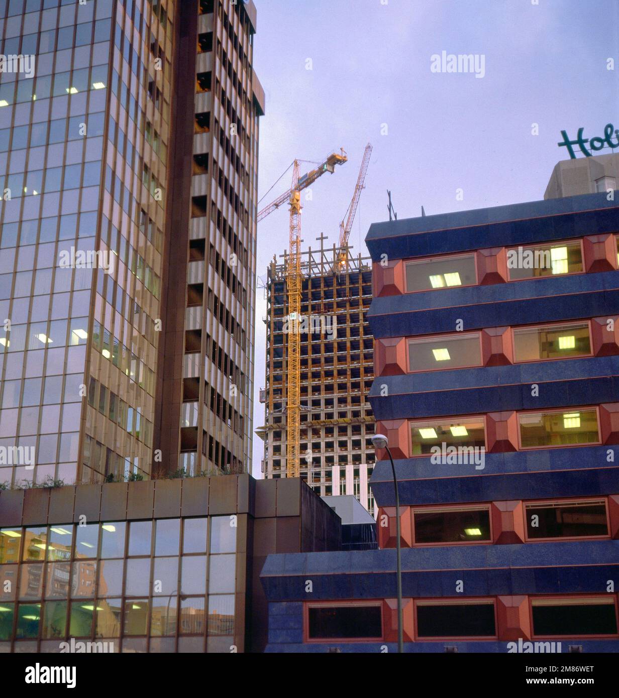 Rascacielos de construcción hi-res stock photography and images - Alamy