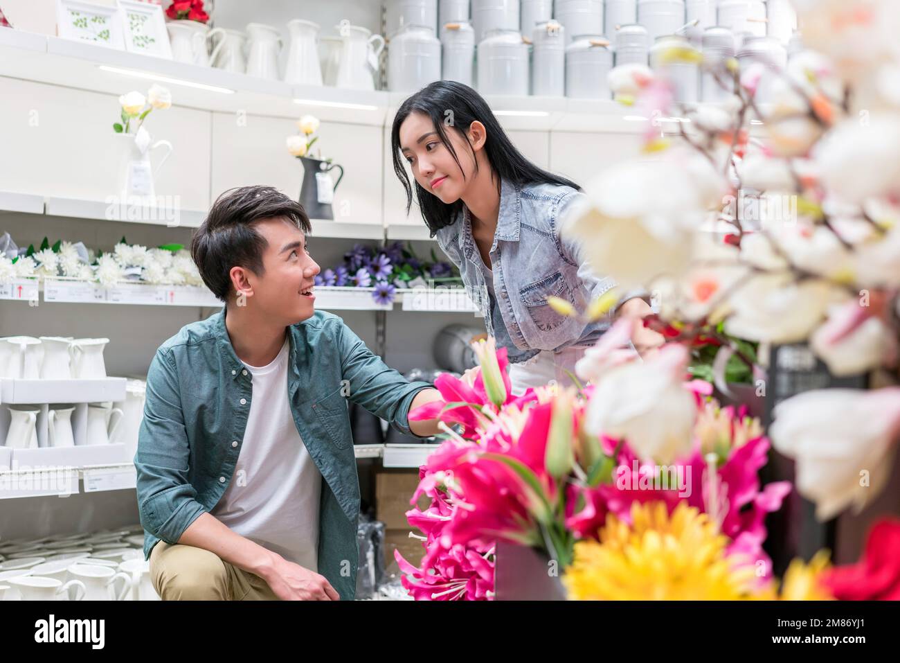 Young couples to choose decorative flowers Stock Photo - Alamy