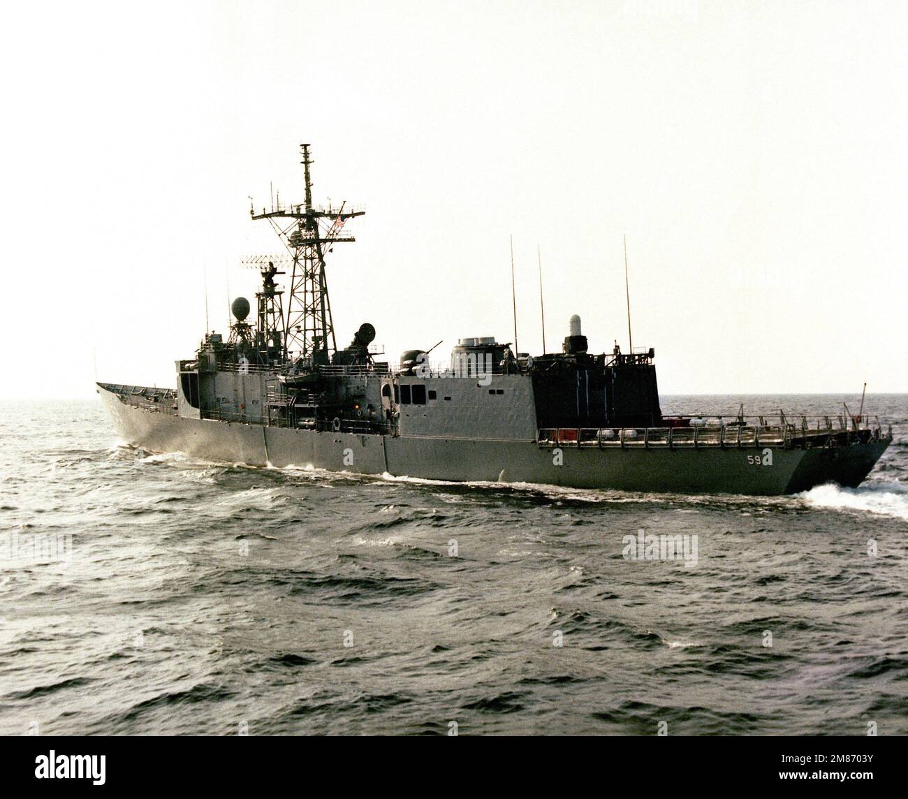 A port quarter view of the guided missile frigate USS KAUFFMAN (FFG 59 ...