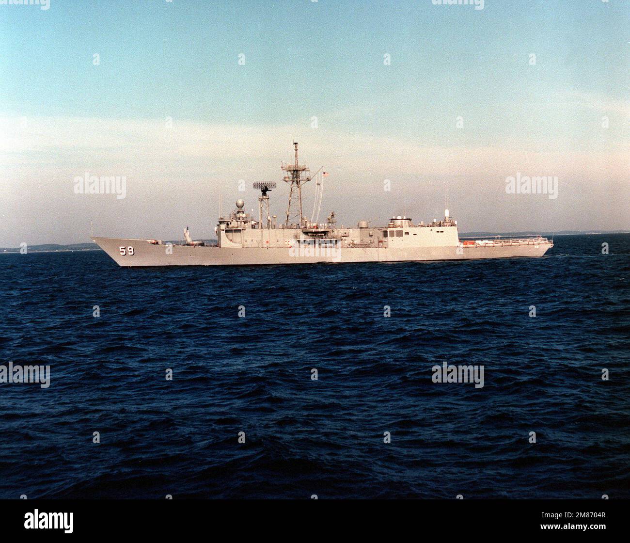 A port beam view of the guided missile frigate KAUFFMAN (FFG-59 ...