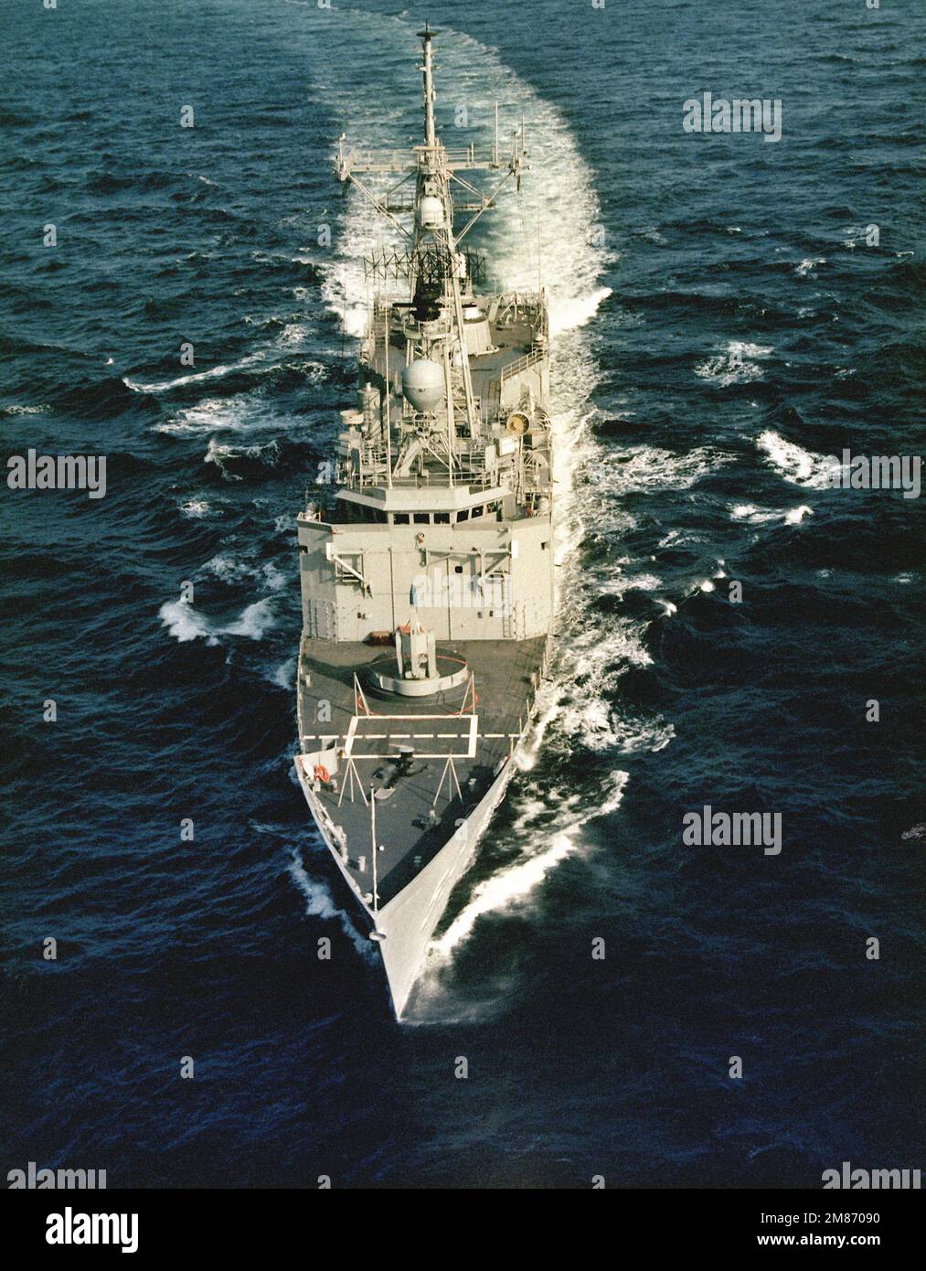 An elevated bow view of the guided missile frigate USS KAUFFMAN (FFG 59 ...