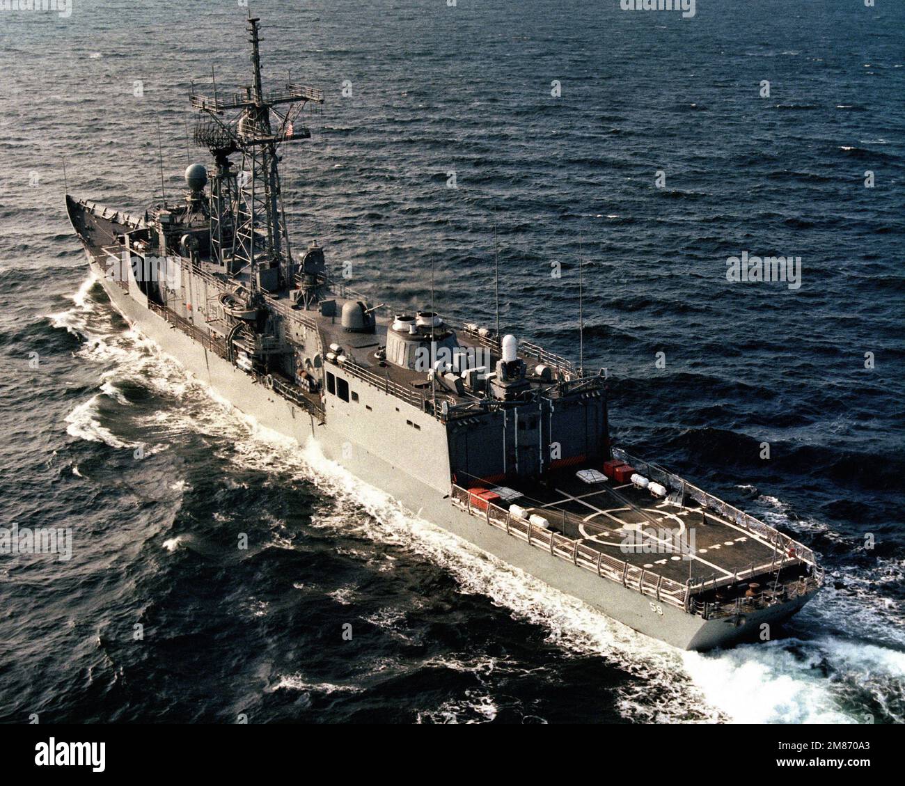 A port quarter view of the guided missile frigate USS Kauffman (FFG 59 ...
