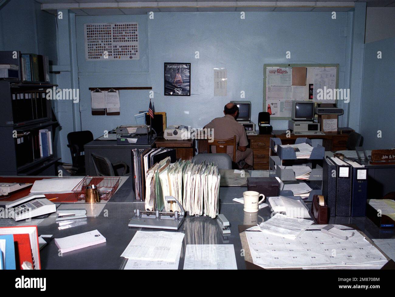 SENIOR CHIEF Aviation Anti-submarine Warfare Technician Elkins uses a ...