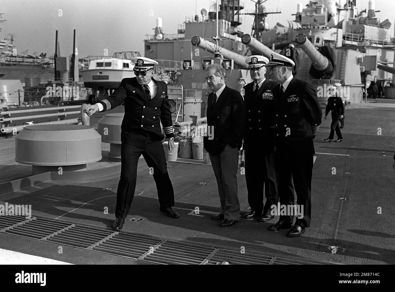 Ship assistant hi-res stock photography and images - Alamy