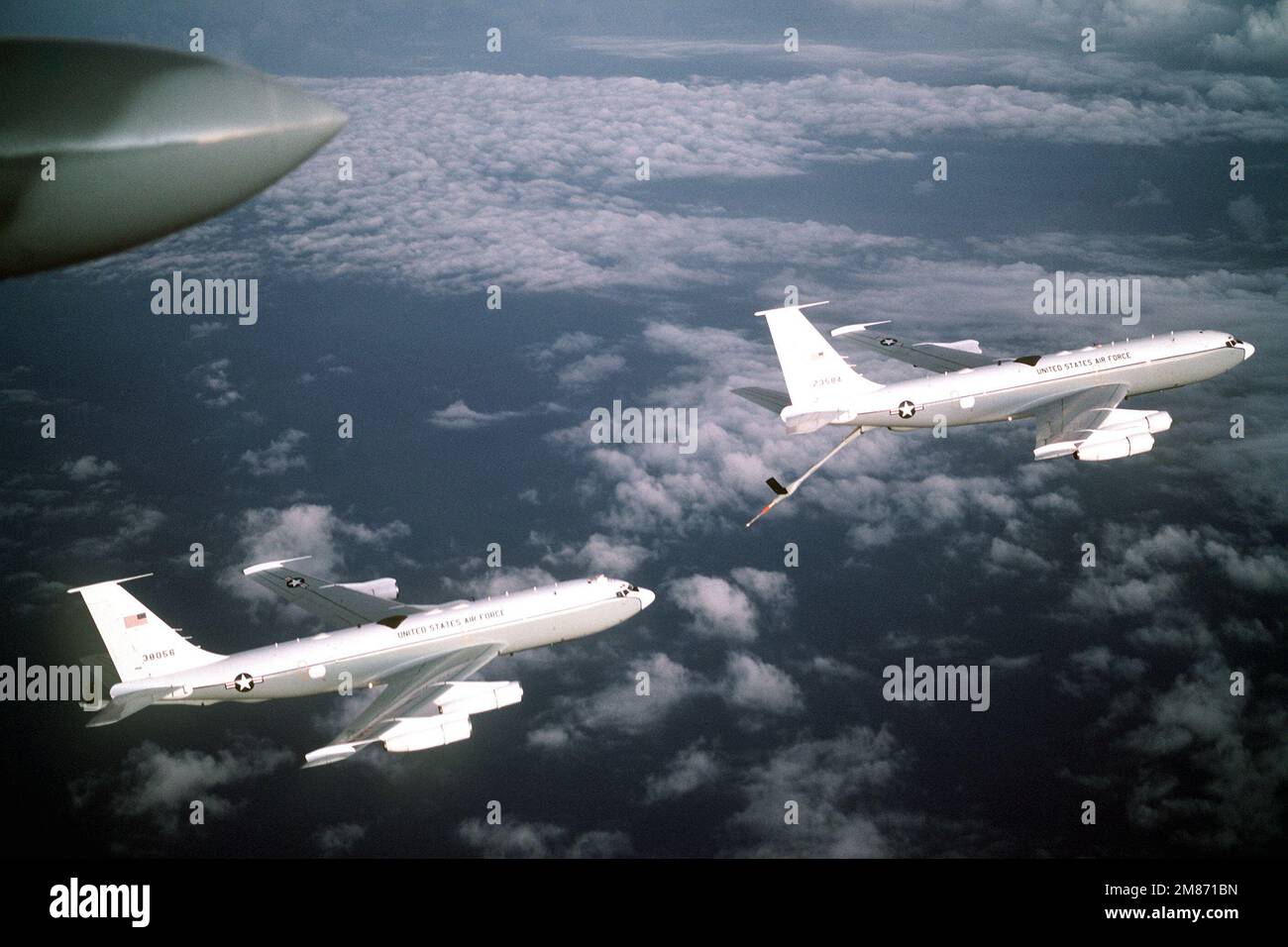 An EC-135 Stratolifter aircraft refuels a second Stratolifter assuming ...