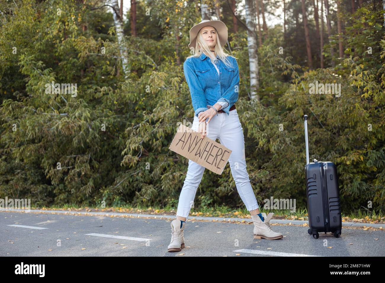 Legs wide apart hi-res stock photography and images - Alamy