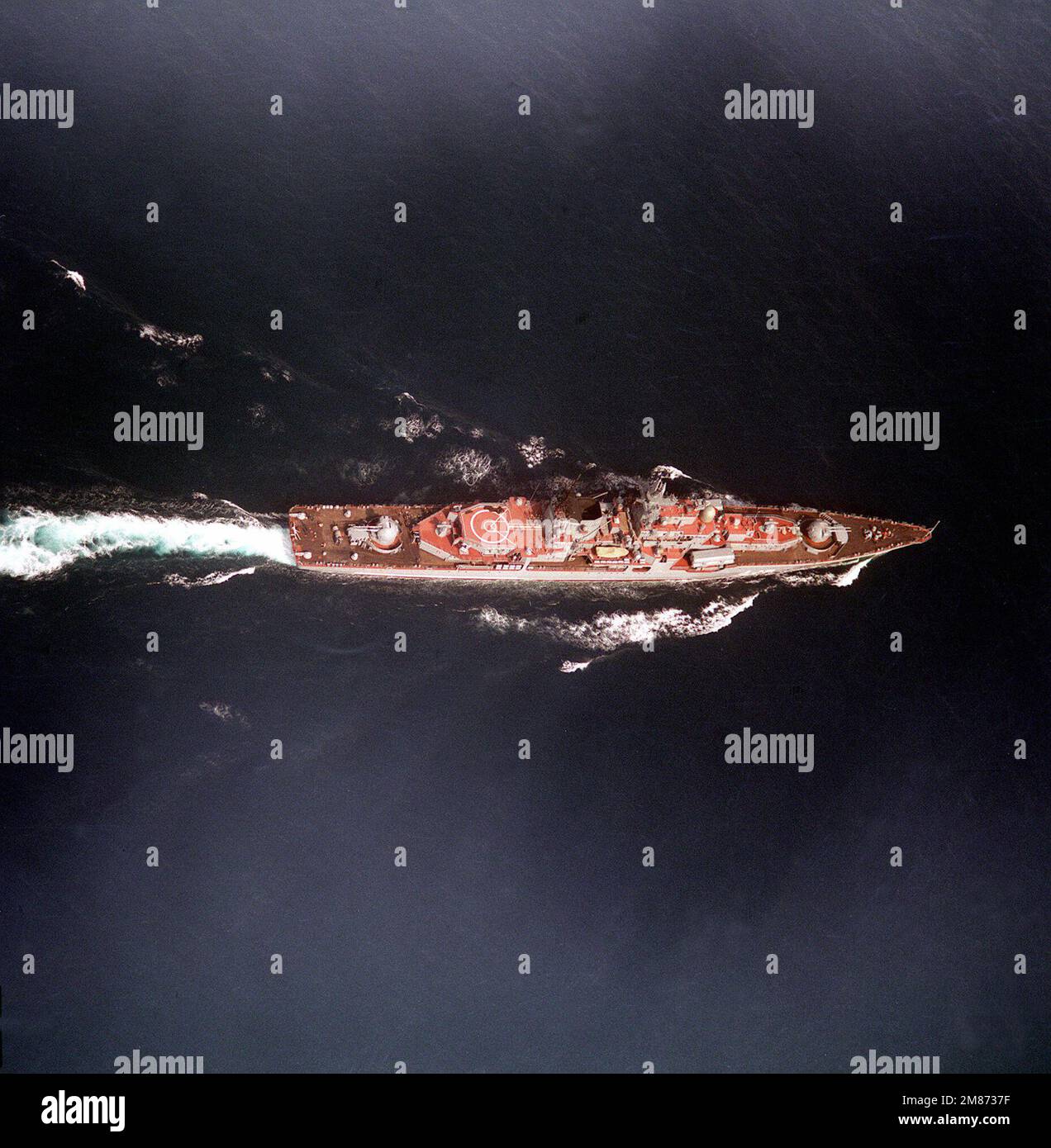 An overhead view of the Soviet Sovremenny class destroyer Stoykiy (DDG ...