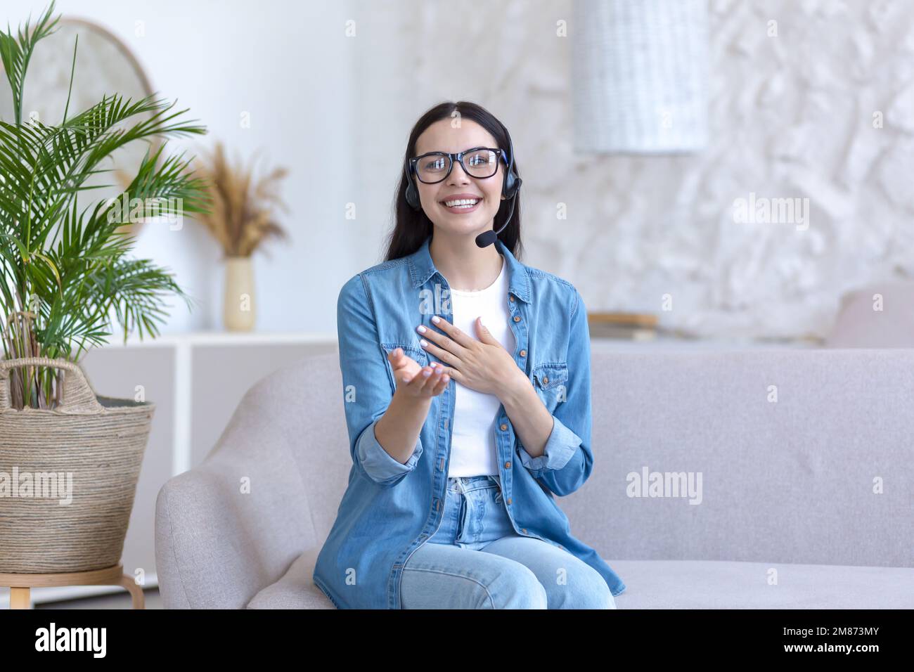 Woman looks at resume hi-res stock photography and images - Alamy