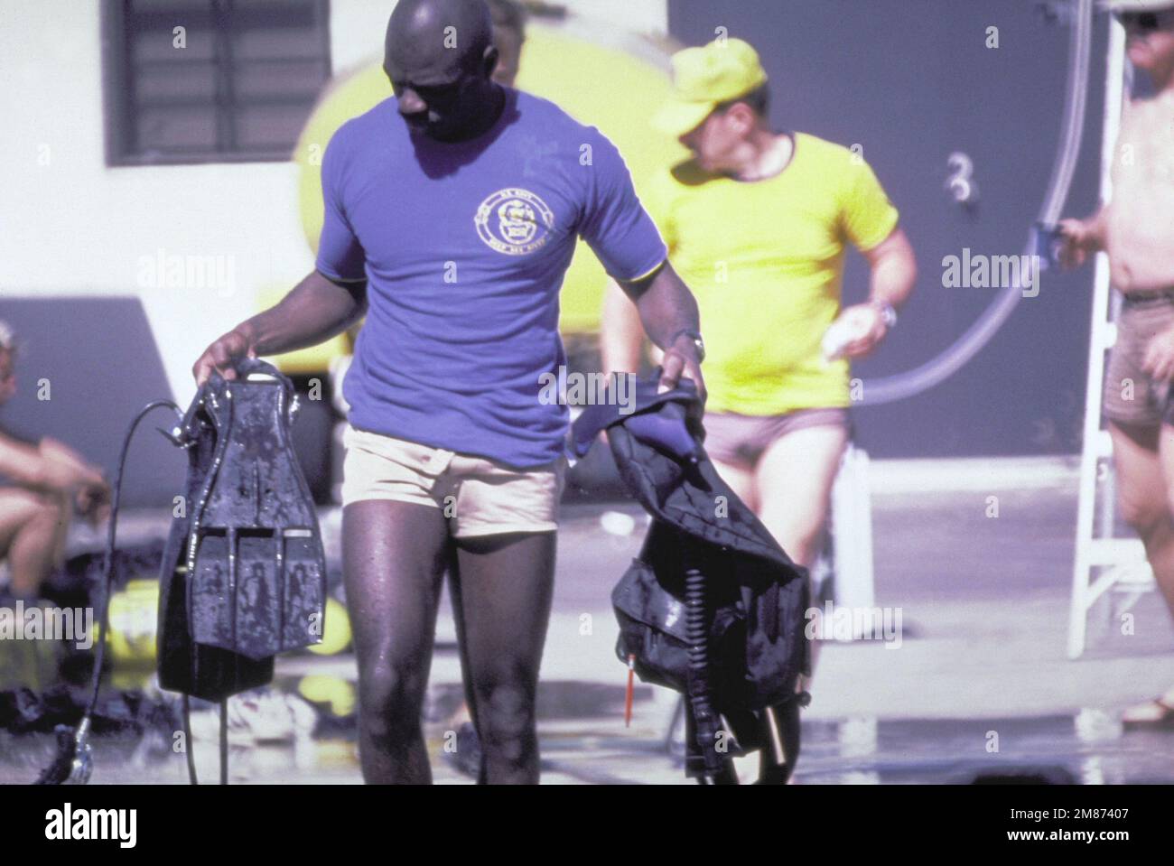 A diver from the Fleet Imaging Command Atlantic Underwater Photography ...