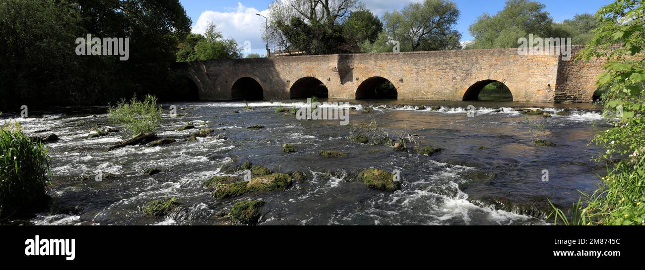 Summer view of the bridge over the river Great Ouse, Bromham village ...