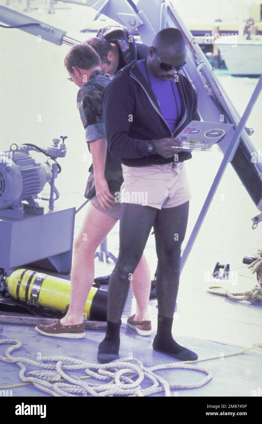 A member of the Fleet Imaging Command Atlantic Underwater Photography ...