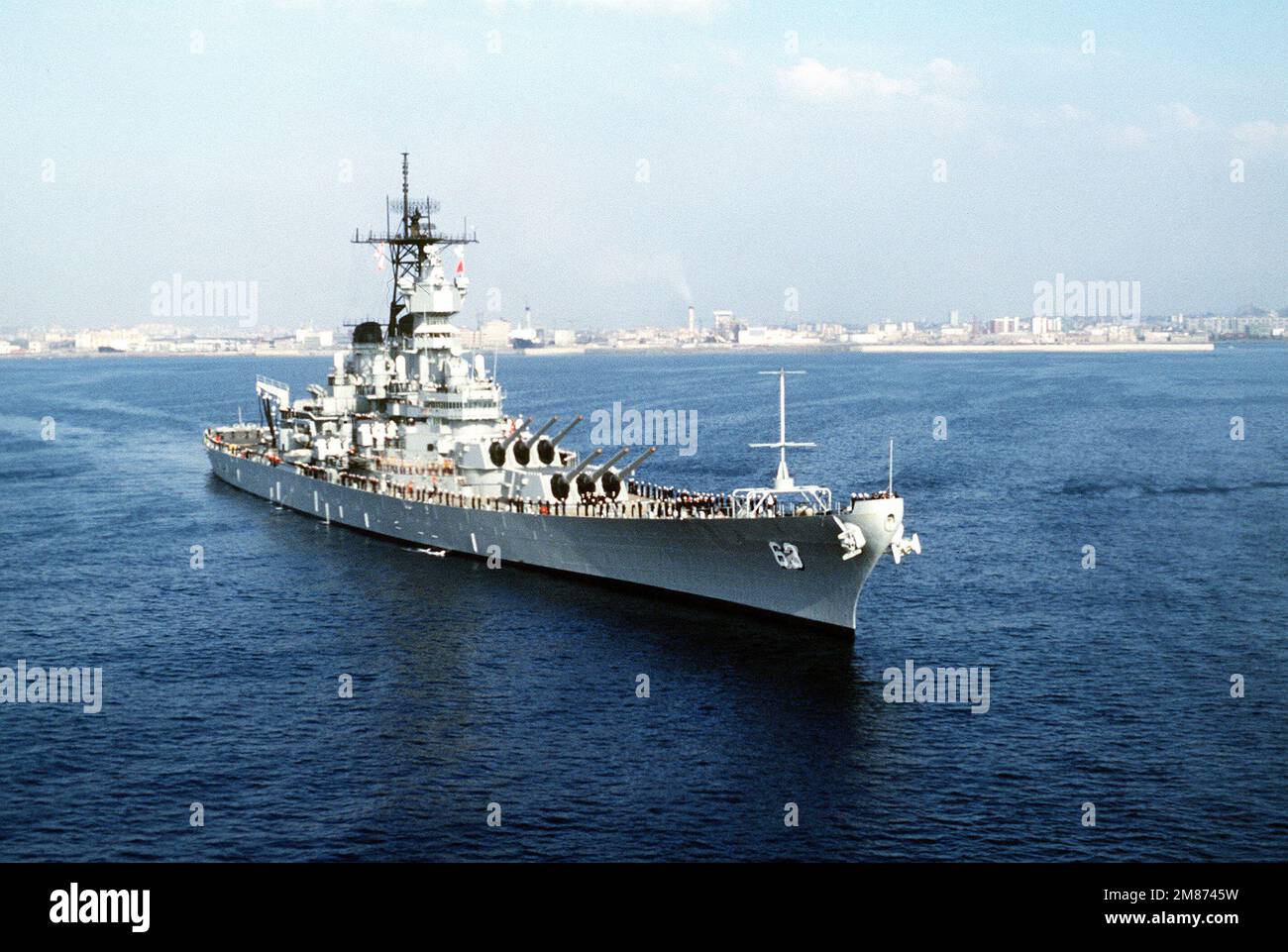 A starboard bow view of the battleship USS MISSOURI (BB 63) leaving the ...