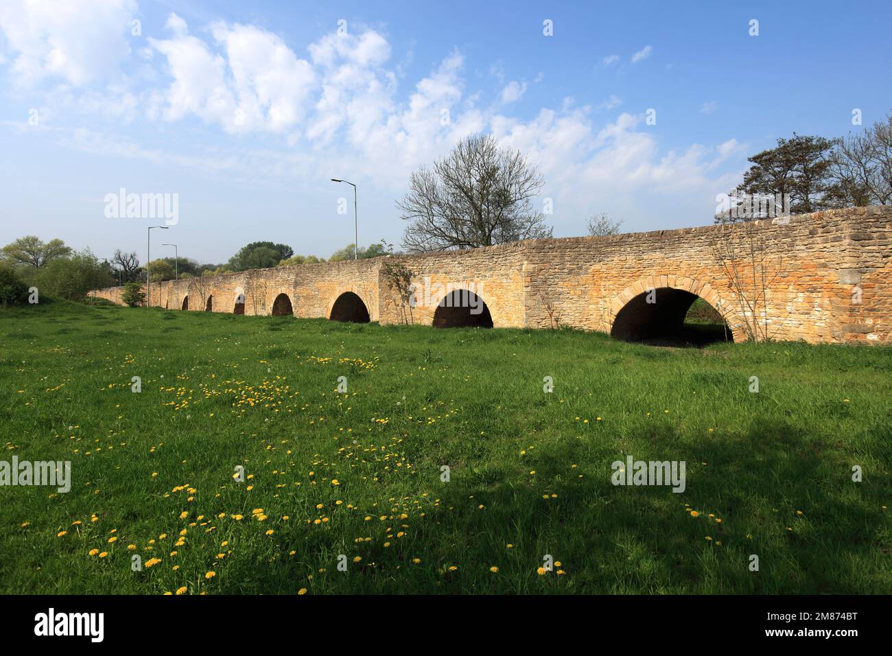 Summer view of the 26 arched stone bridge, river Great Ouse, Bromham ...