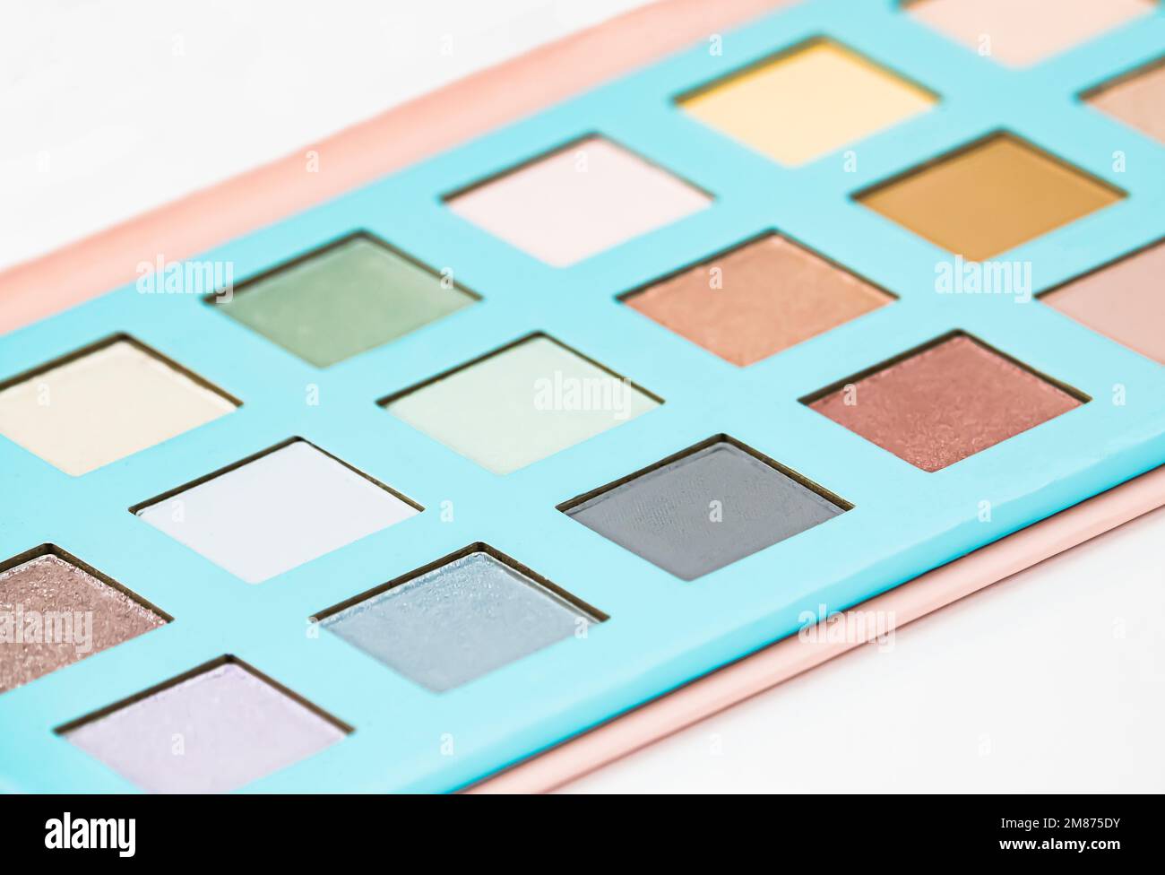 Eyelid paint hi-res stock photography and images - Alamy