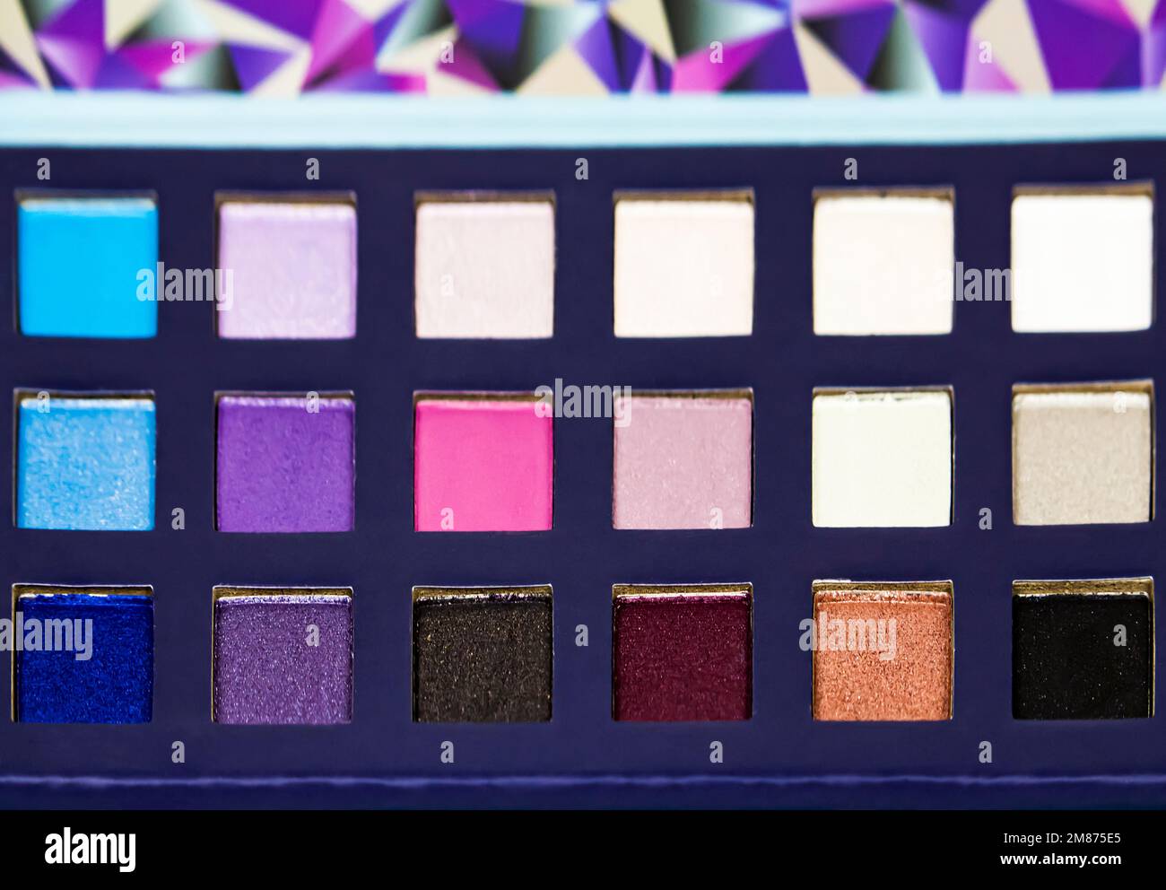 Eyelid paint hi-res stock photography and images - Alamy