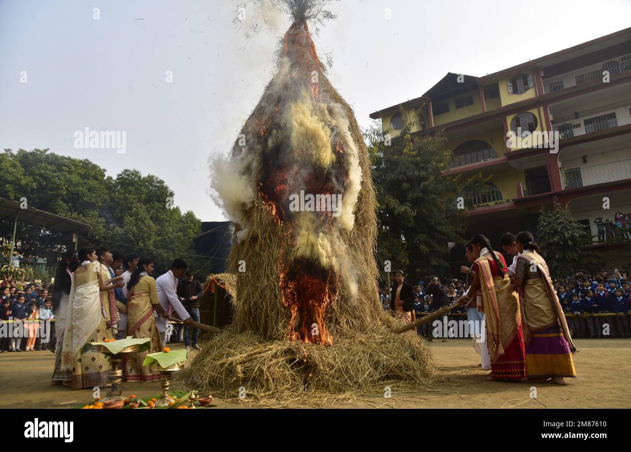 Guwahati, Guwahati, India. 12th Jan, 2023. Students light fire in meji ...