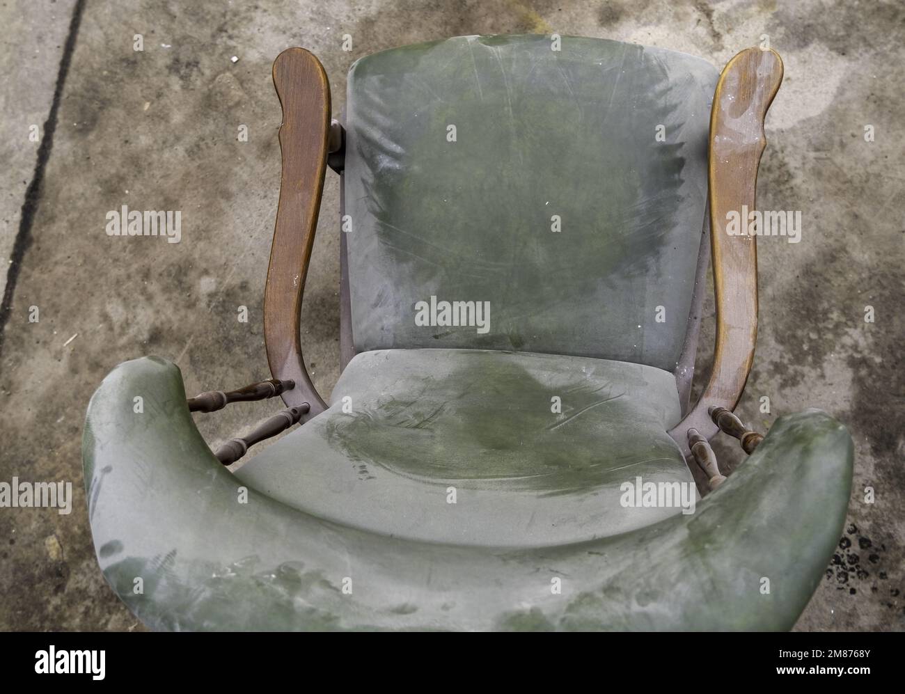 Detail of old lounge chair in the trash Stock Photo - Alamy