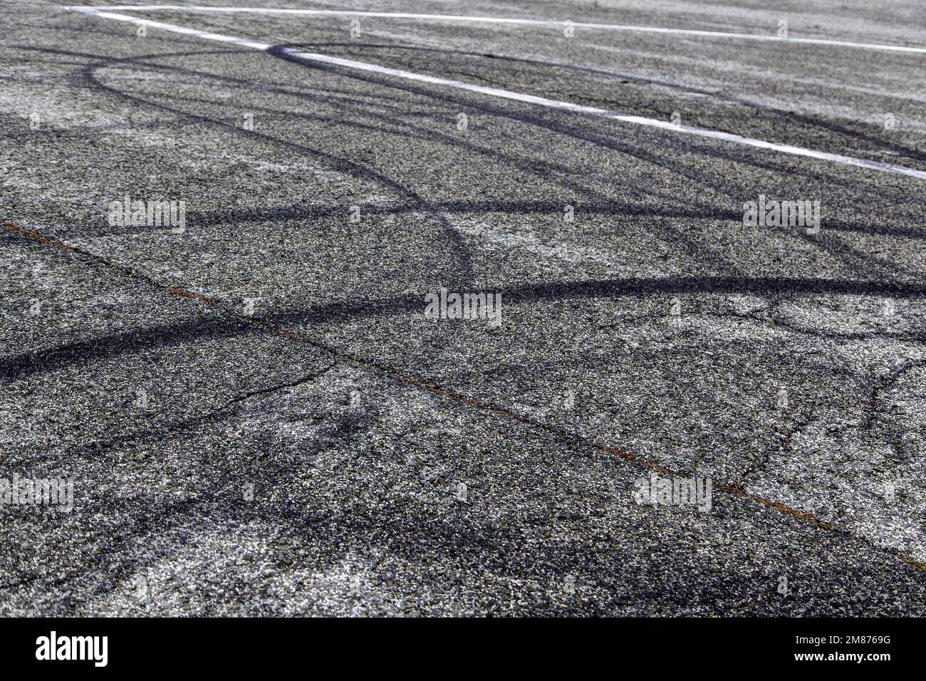 Car skidding marks hi-res stock photography and images - Alamy