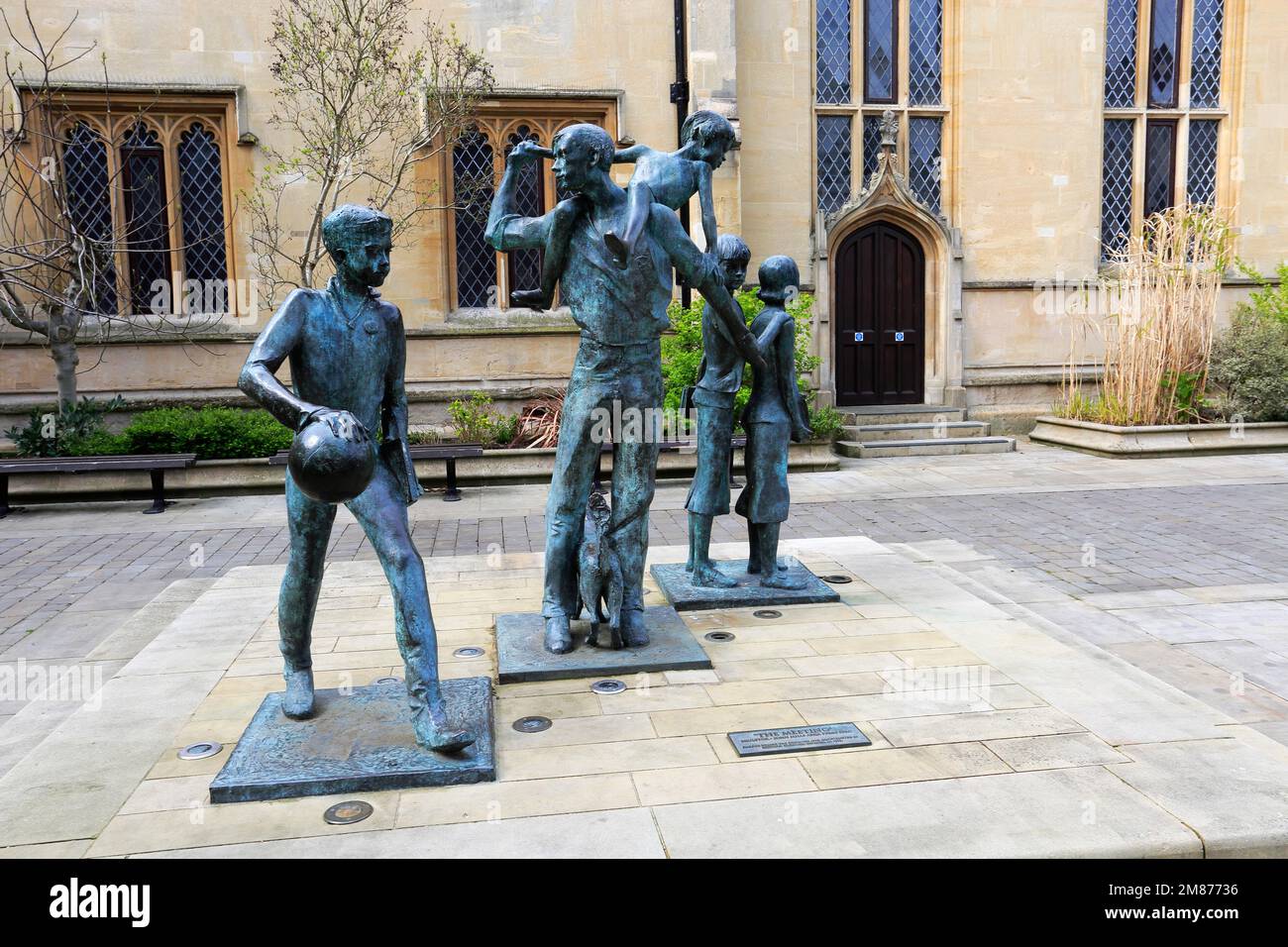 The Meeting sculpture by John Mills, outside the Harpur Centre, Bedford ...