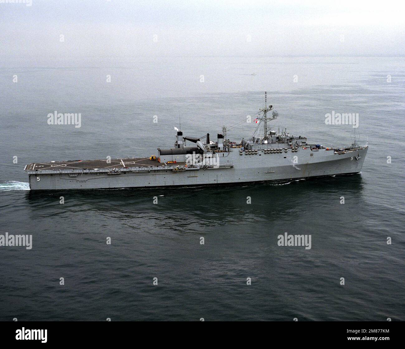 A starboard beam view of the amphibious transport dock USS OGDEN (LPD 5 ...
