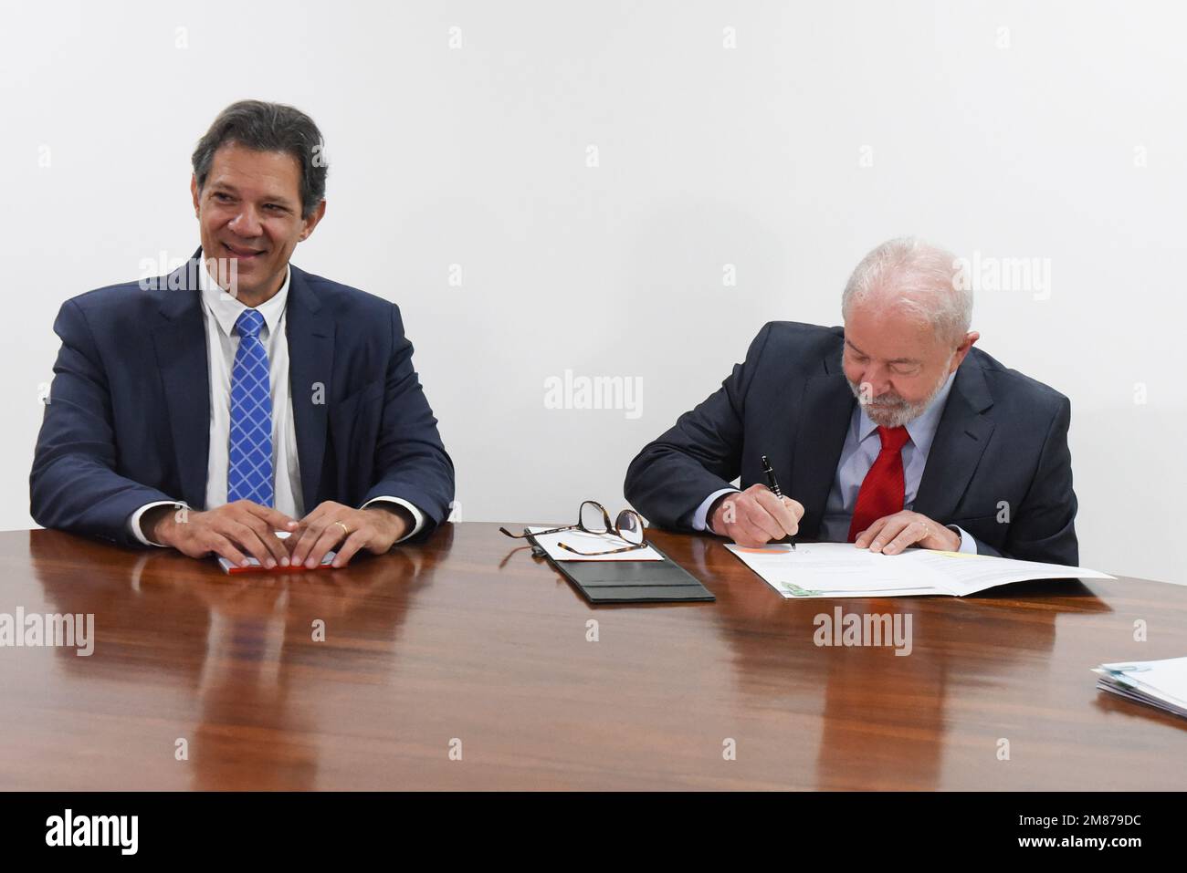 BRASÍLIA, DF - 12.01.2023: HADDAD E LULA PACOTE MEDIDAS ECONÔMICAS ...
