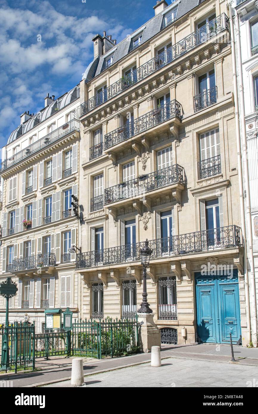 Boulevard magenta and paris hi-res stock photography and images - Alamy