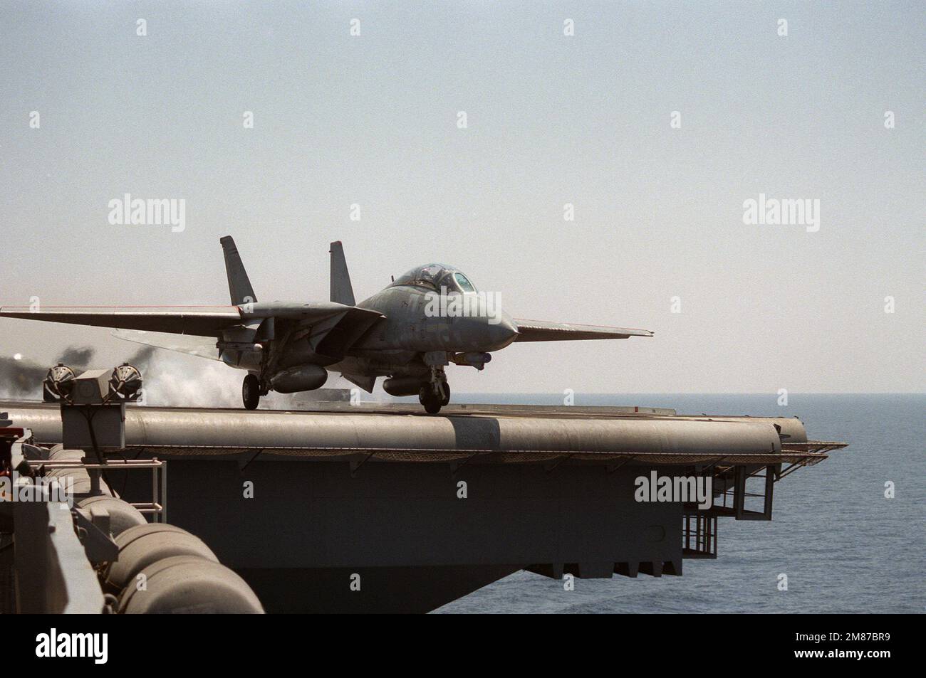 DN-SC-87-10663. Base: USS Kitty Hawk (CV 63 Stock Photo - Alamy
