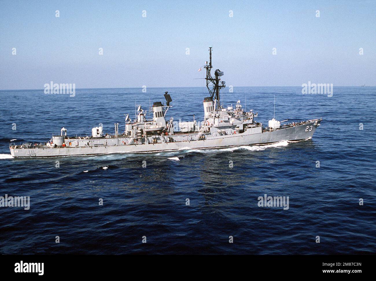 A starboard view of the guided missile destroyer USS RICHARD E. BYRD ...