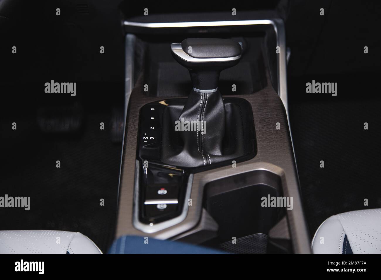 An automatic transmission gearbox inside a luxury car Stock Photo - Alamy