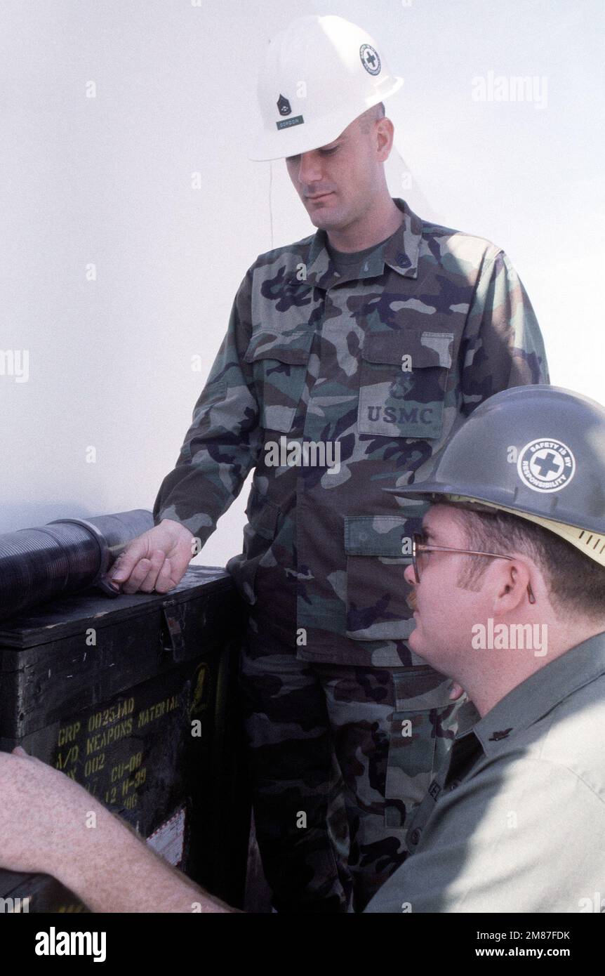 81mm mortar tube hi-res stock photography and images - Alamy