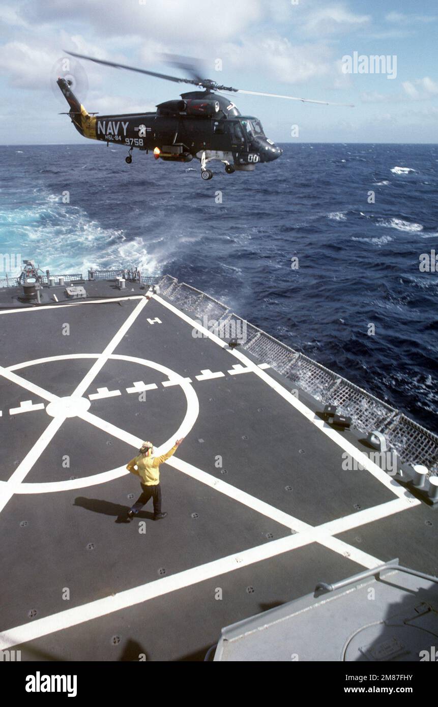 DN-ST-87-06746. Base: USS Sides (FFG 14 Stock Photo - Alamy