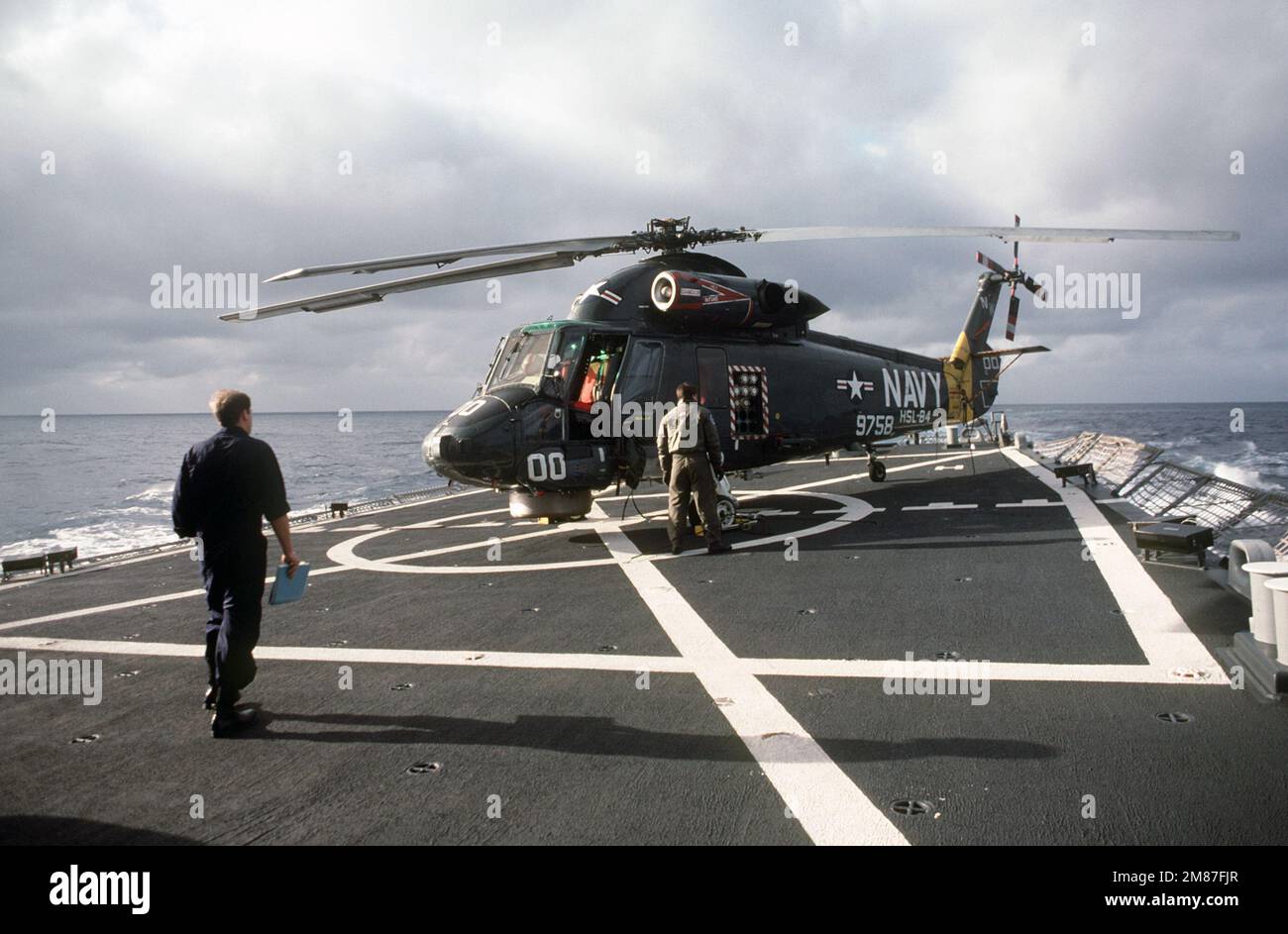DN-ST-87-06740. Base: USS Sides (FFG 14 Stock Photo - Alamy