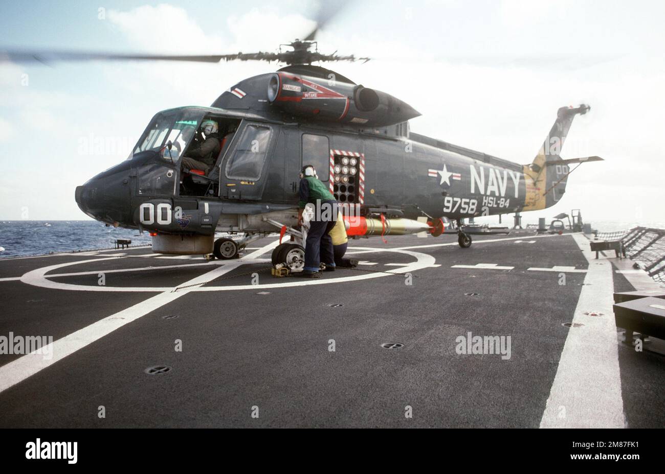 DN-ST-87-06734. Base: USS Sides (FFG 14 Stock Photo - Alamy