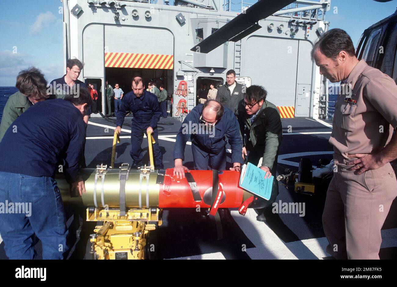DN-ST-87-06736. Base: USS Sides (FFG 14 Stock Photo - Alamy